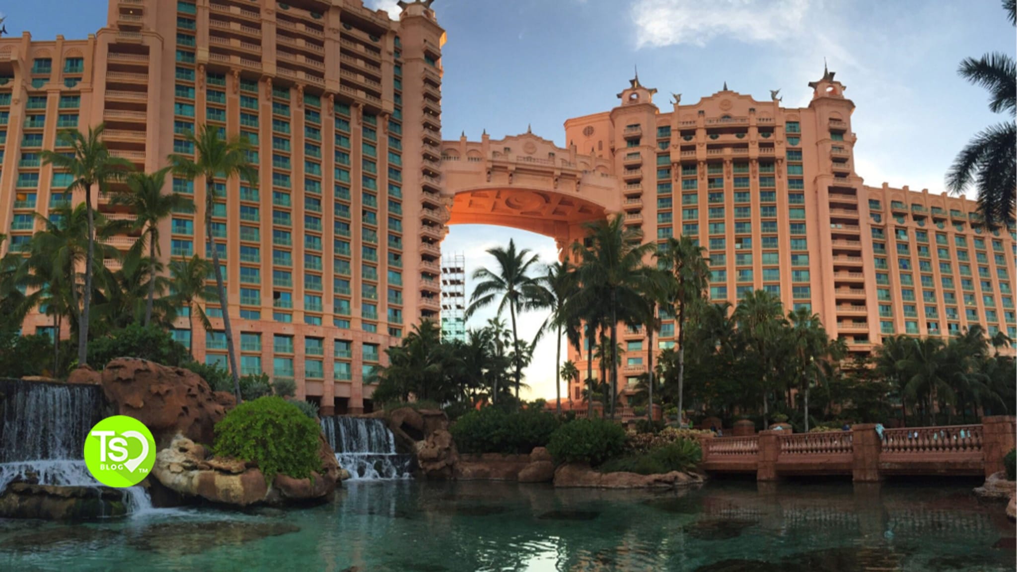 Experience A Paradise Like No Other at Harborside Resort at Atlantis ...